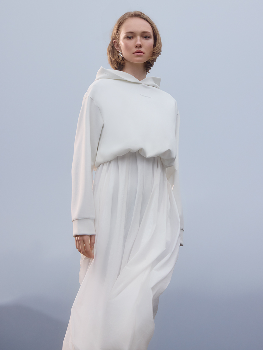 【IPSA/emmi】ダンボールフーディートップス(カットソー)｜トップス｜emmi（エミ）の通販サイト 【公式】